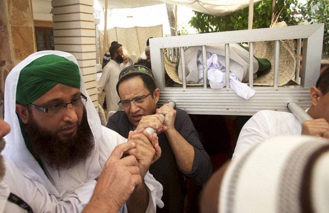 Shoaib Mohammad (center) son of legendary Pakistan cricketer Hanif Mohmmad, attends his father's ...