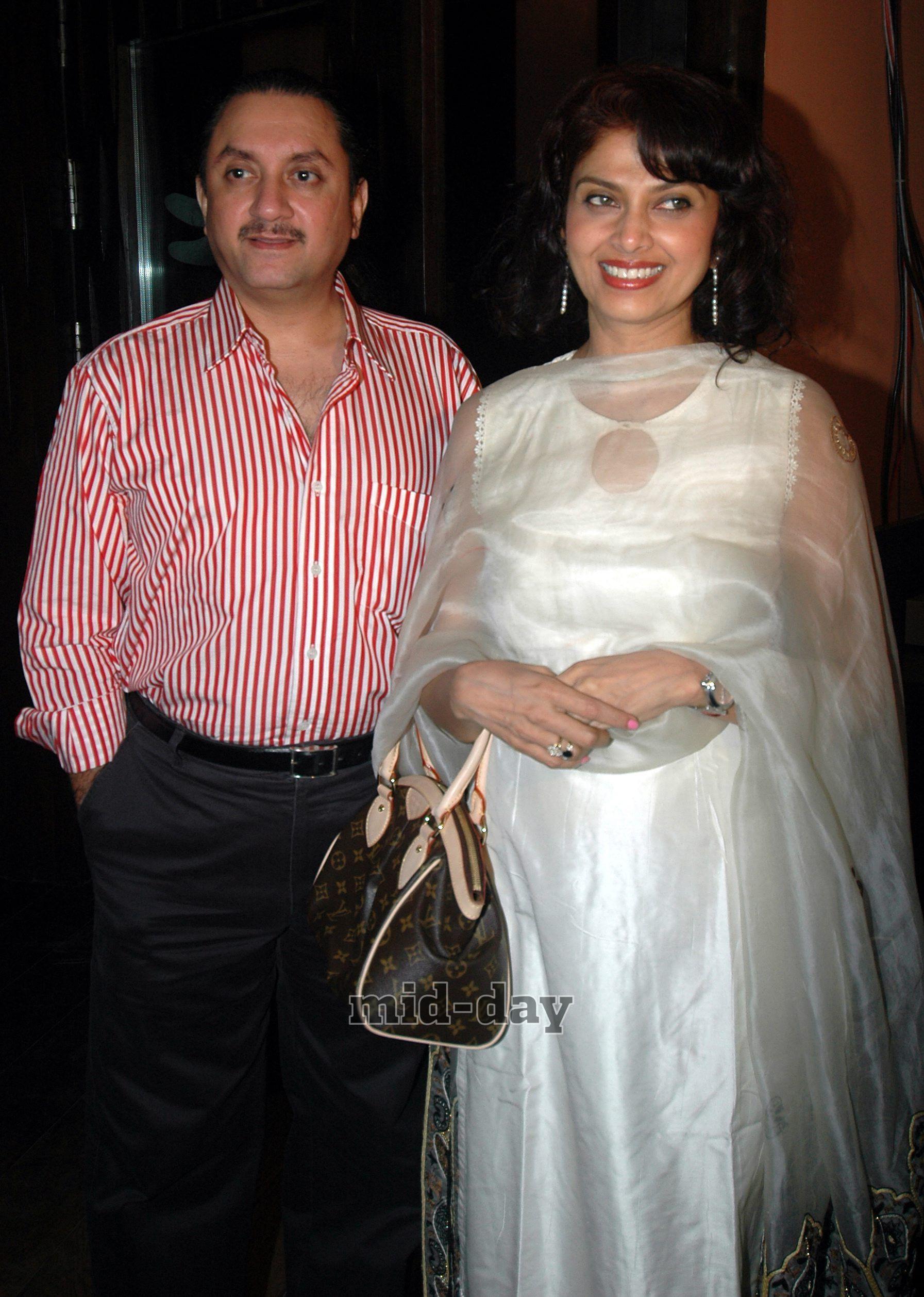Varsha Usgaonkar Family Photo